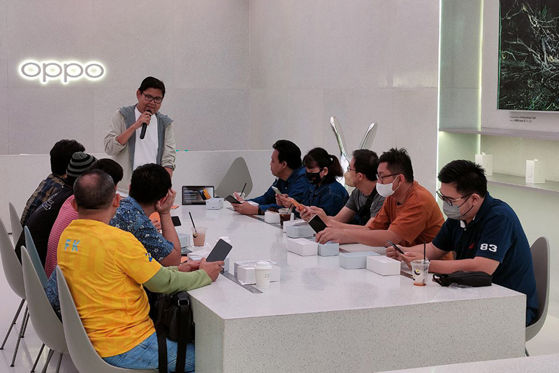 O-Fans Jadi yang Pertama Mencoba Reno8 T Series | OPPO Indonesia