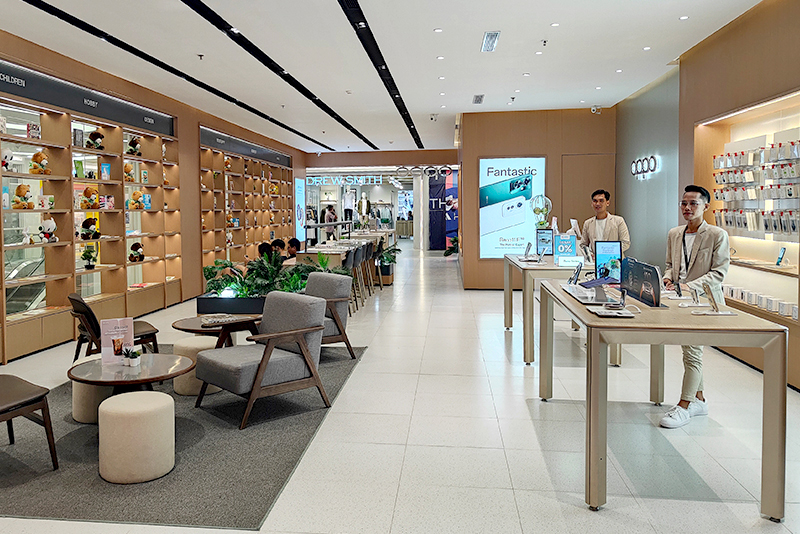 OPPO Experience Store Hadir di Palembang Indah Mall Semarak | OPPO ...